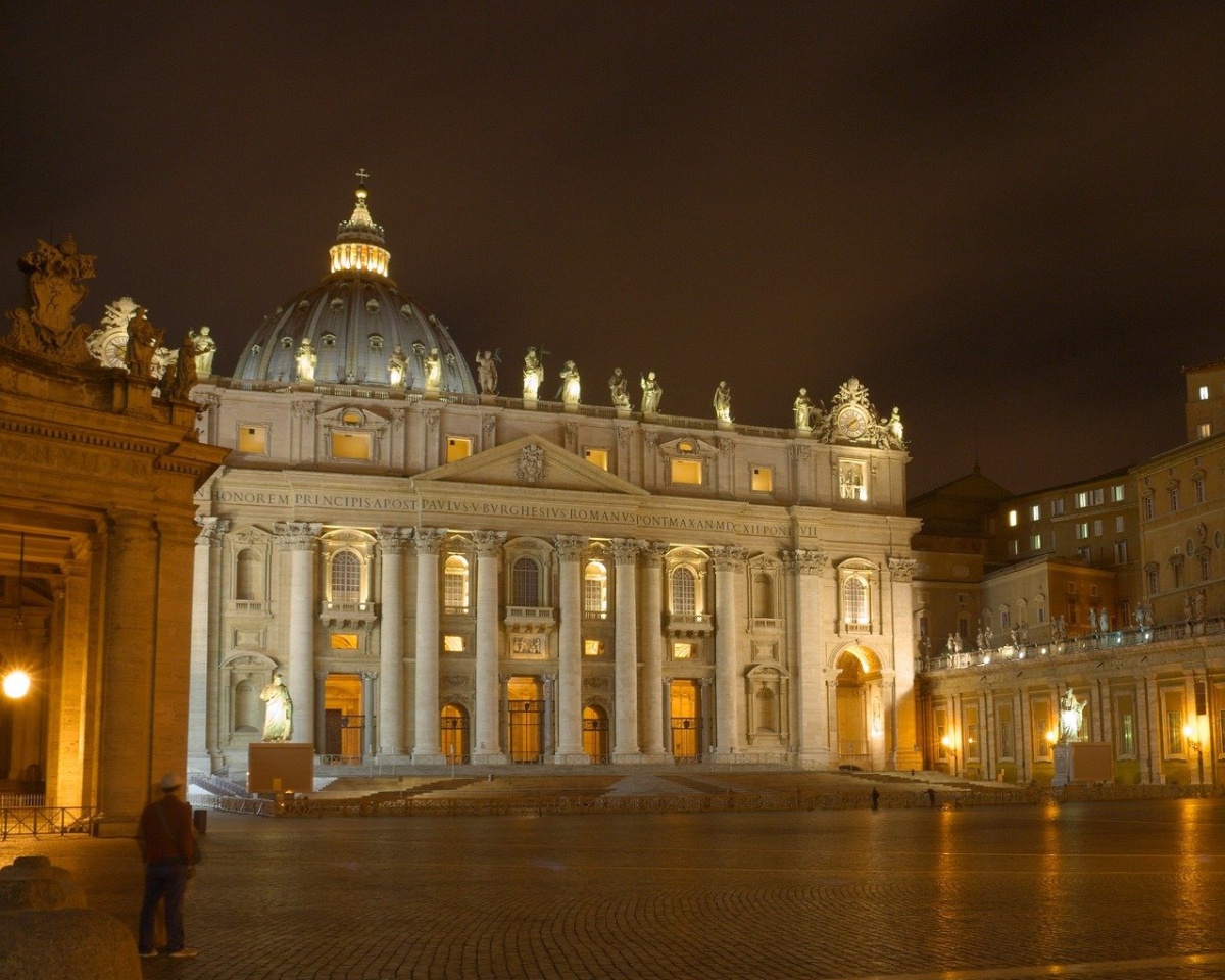 Video mapping na fasadzie bazyliki św. Piotra